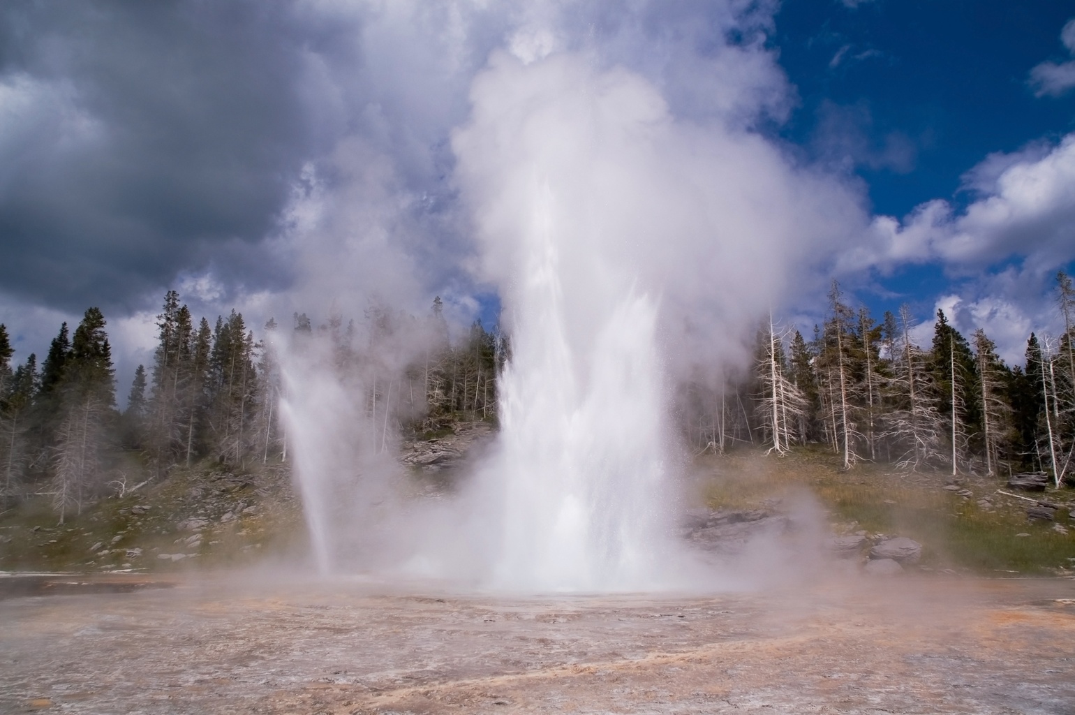 Grand & Vent Geysers