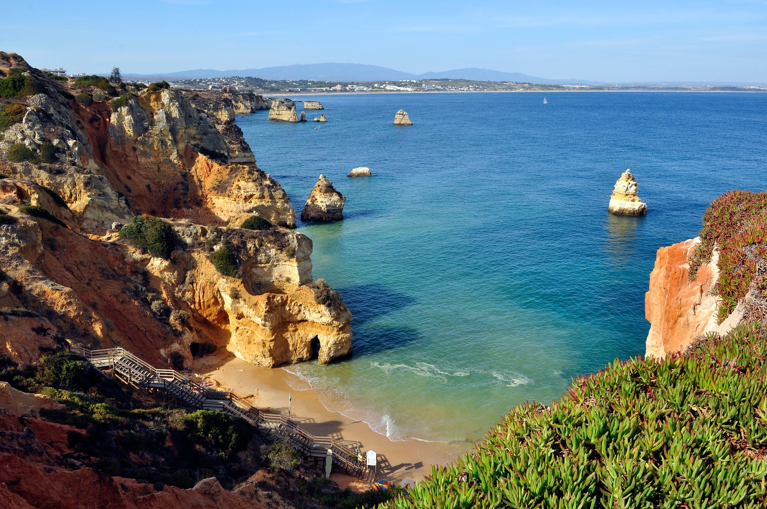 Camilo Beach (Praia do Camilo)