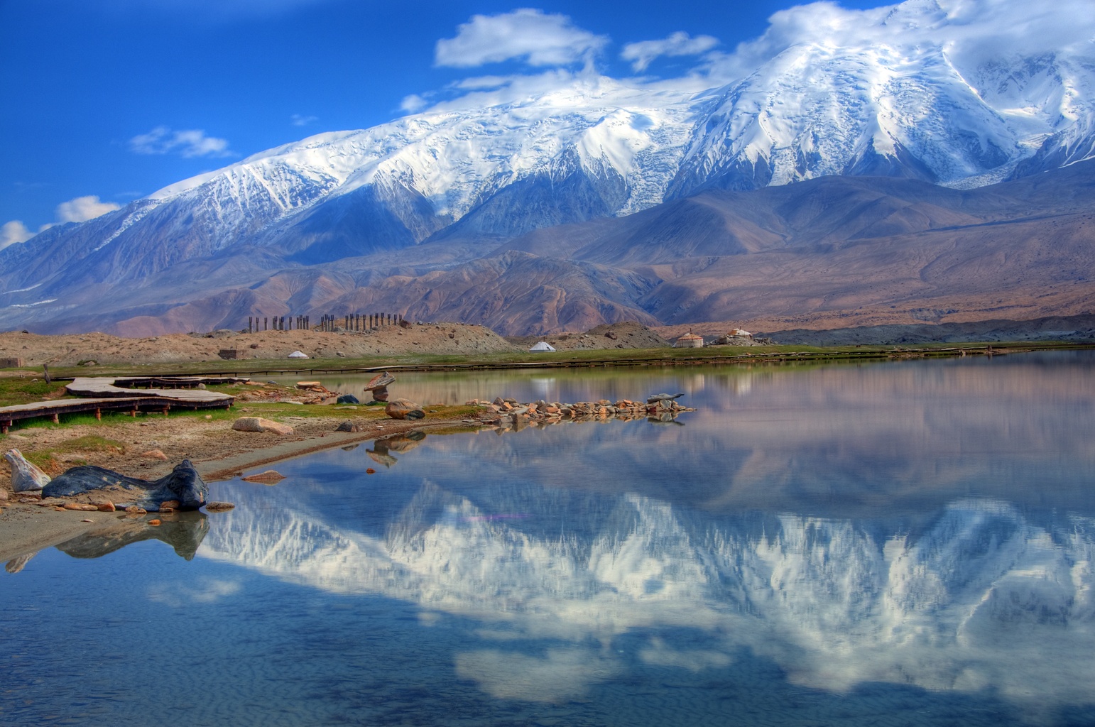 Karakul (Black Lake)