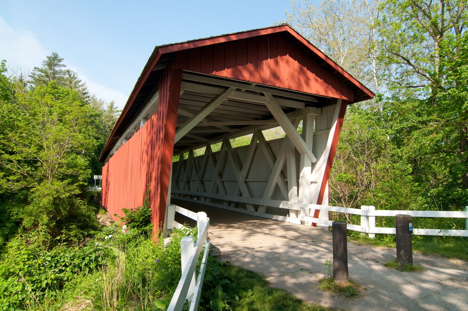 Everitt Road Red Covered Bridge