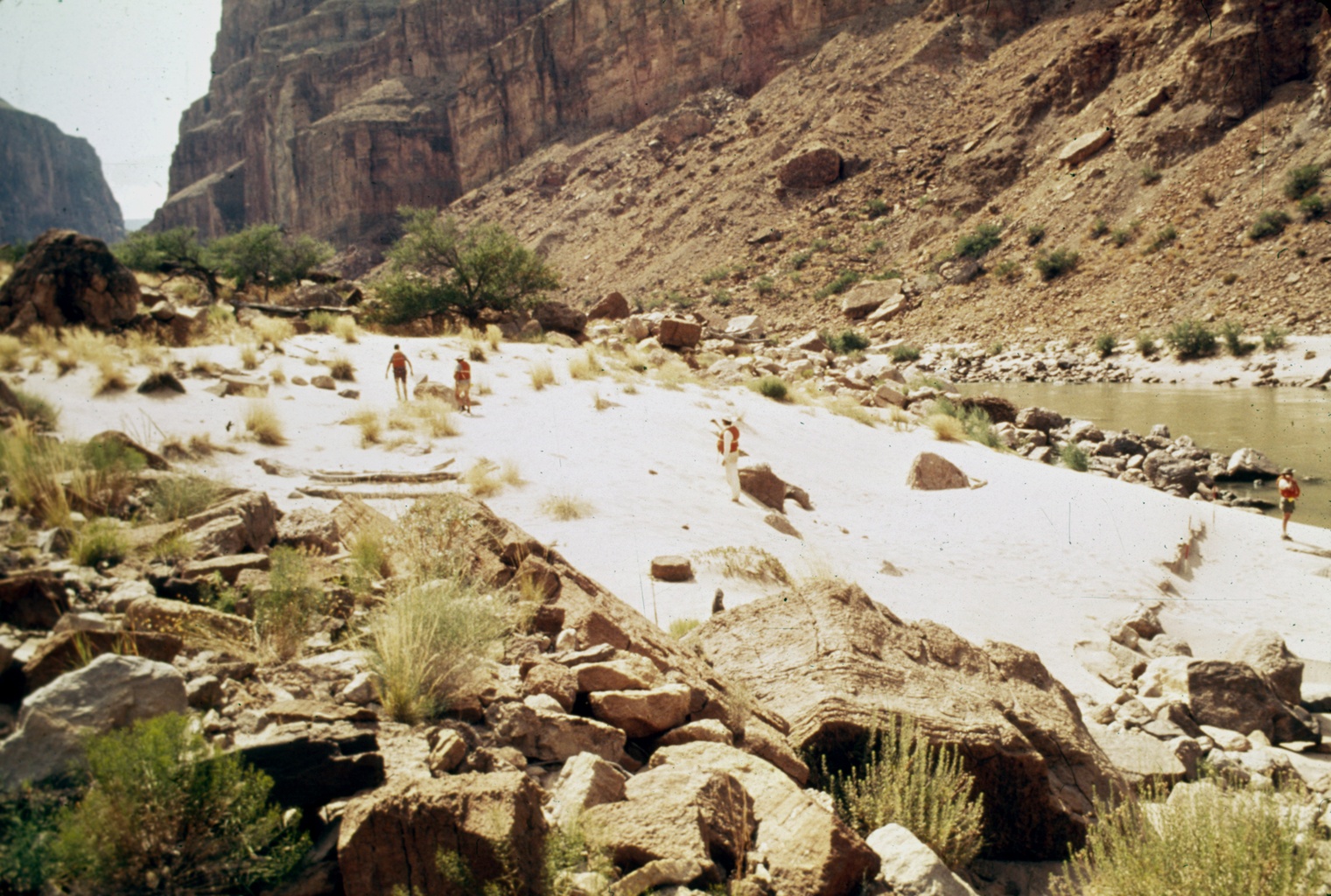 Keyhole Natural Bridge via 140-Mile Canyon