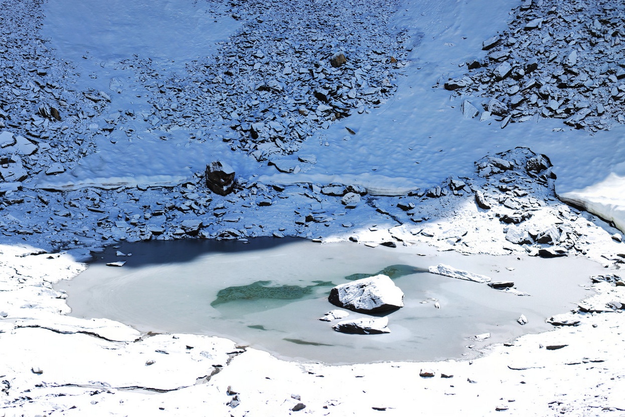 Roopkund (Skeletons Lake)