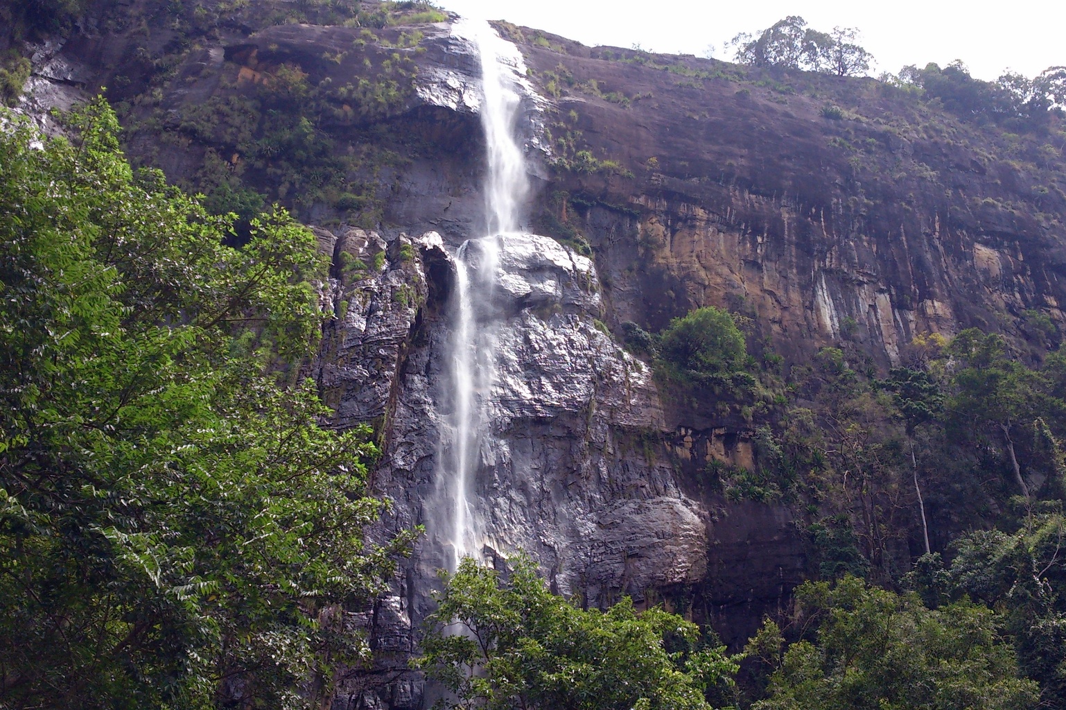 Diyaluma Falls