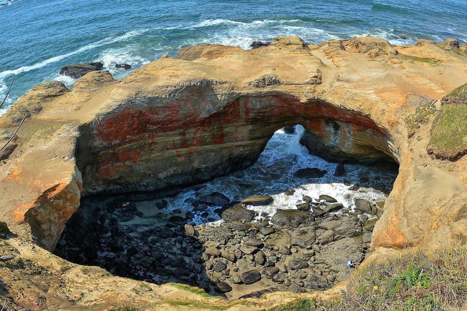 Devils Punch Bowl State Natural Area