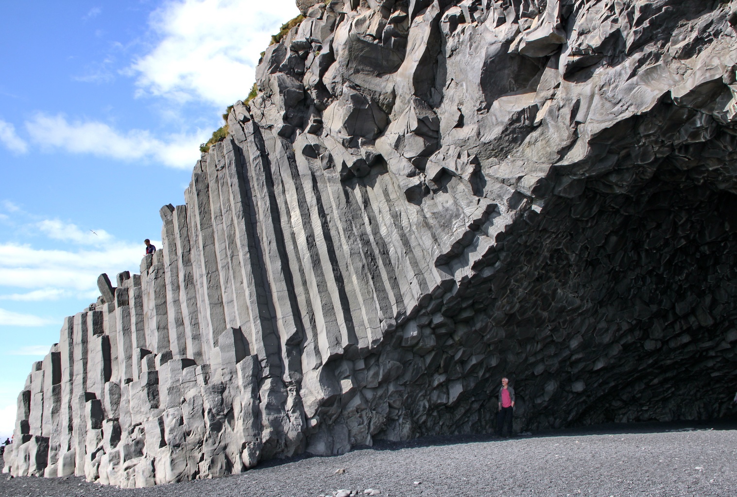Hálsanefshellir Cave