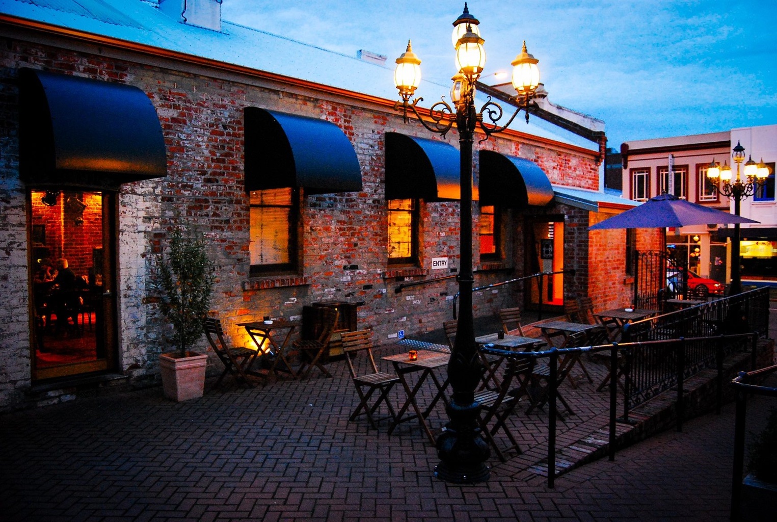 Gaslight Restaurant & Wine Bar