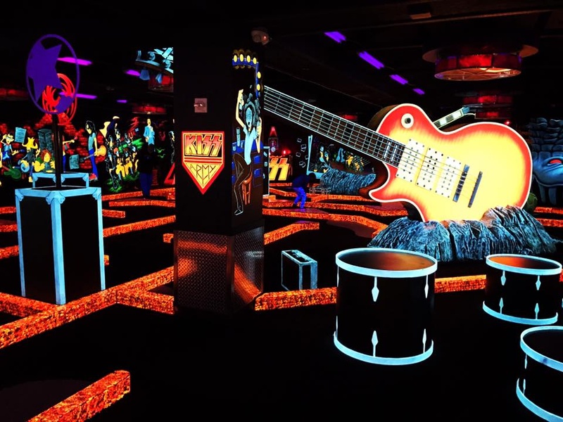 Kiss By Monster Mini Golf