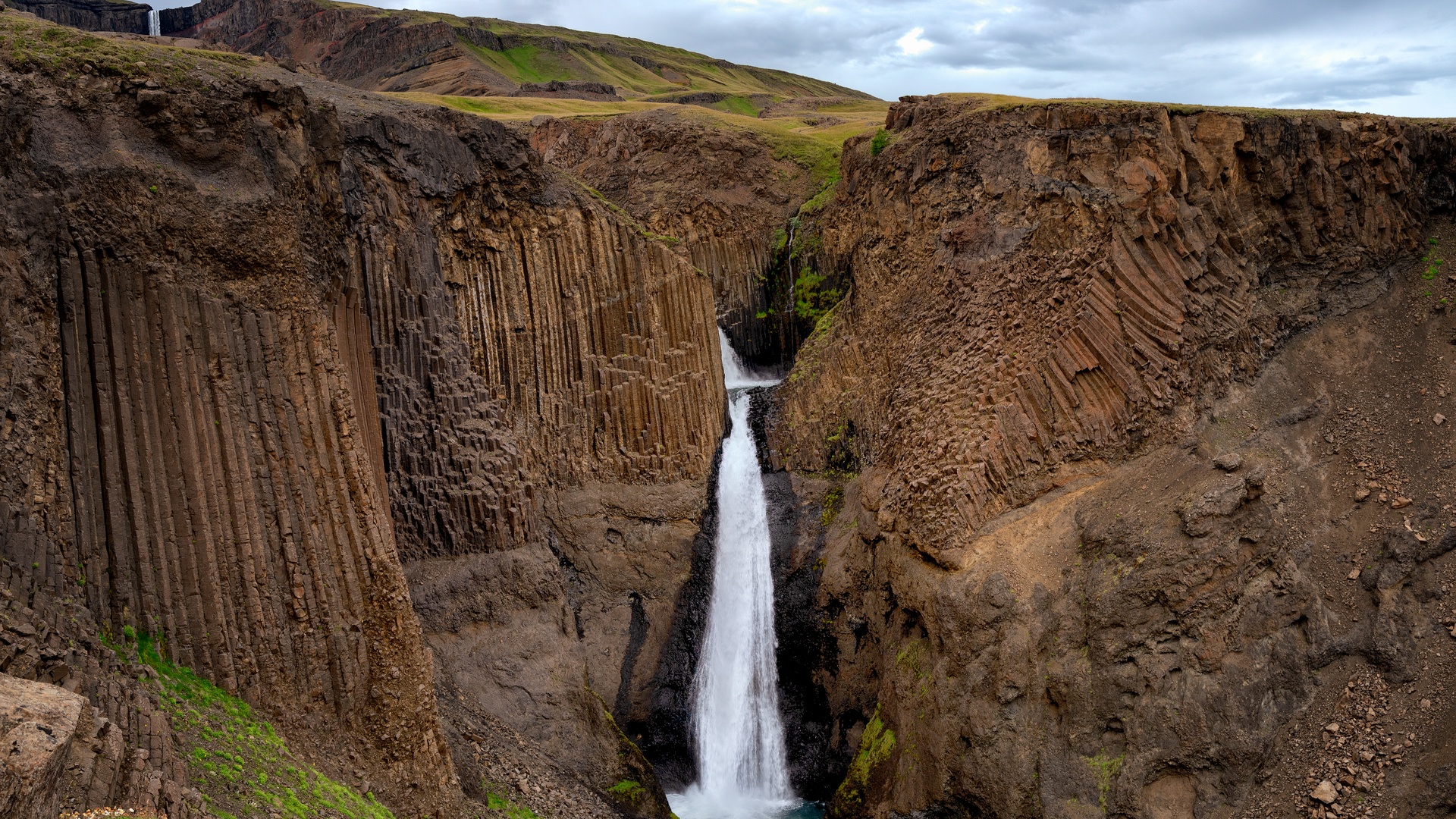 Hengifoss & Litlanesfoss Waterfalls