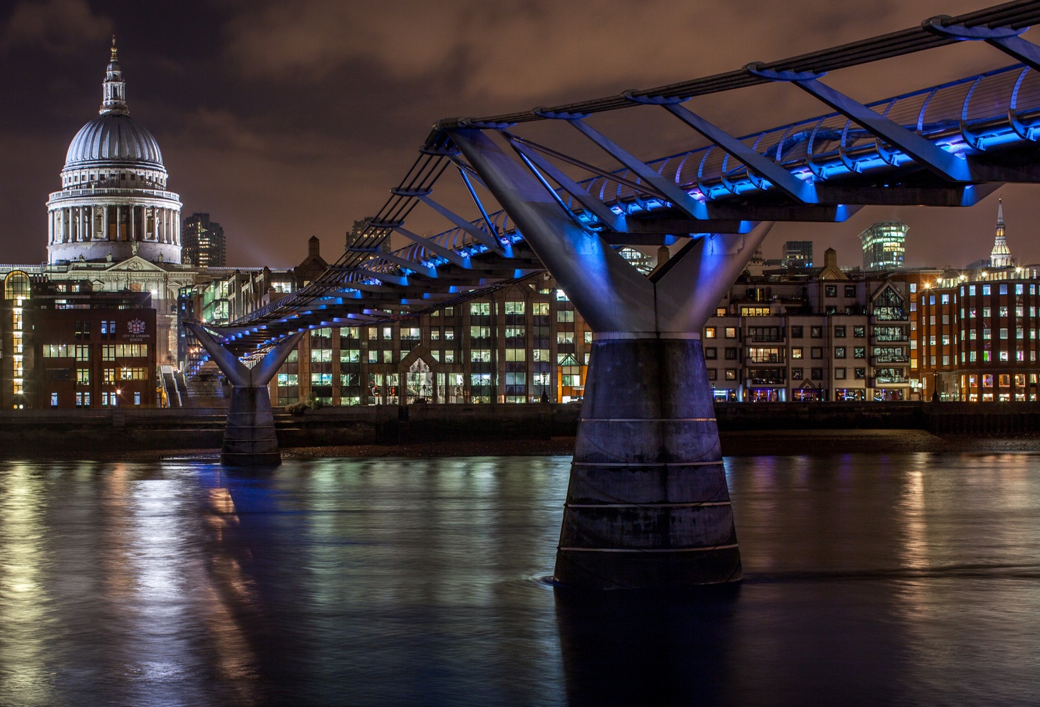 London Millennium Footbridge (Wobbly Bridge)