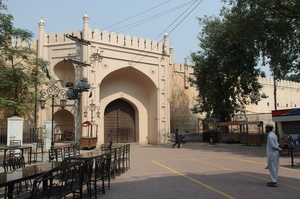 Roshnai Gate