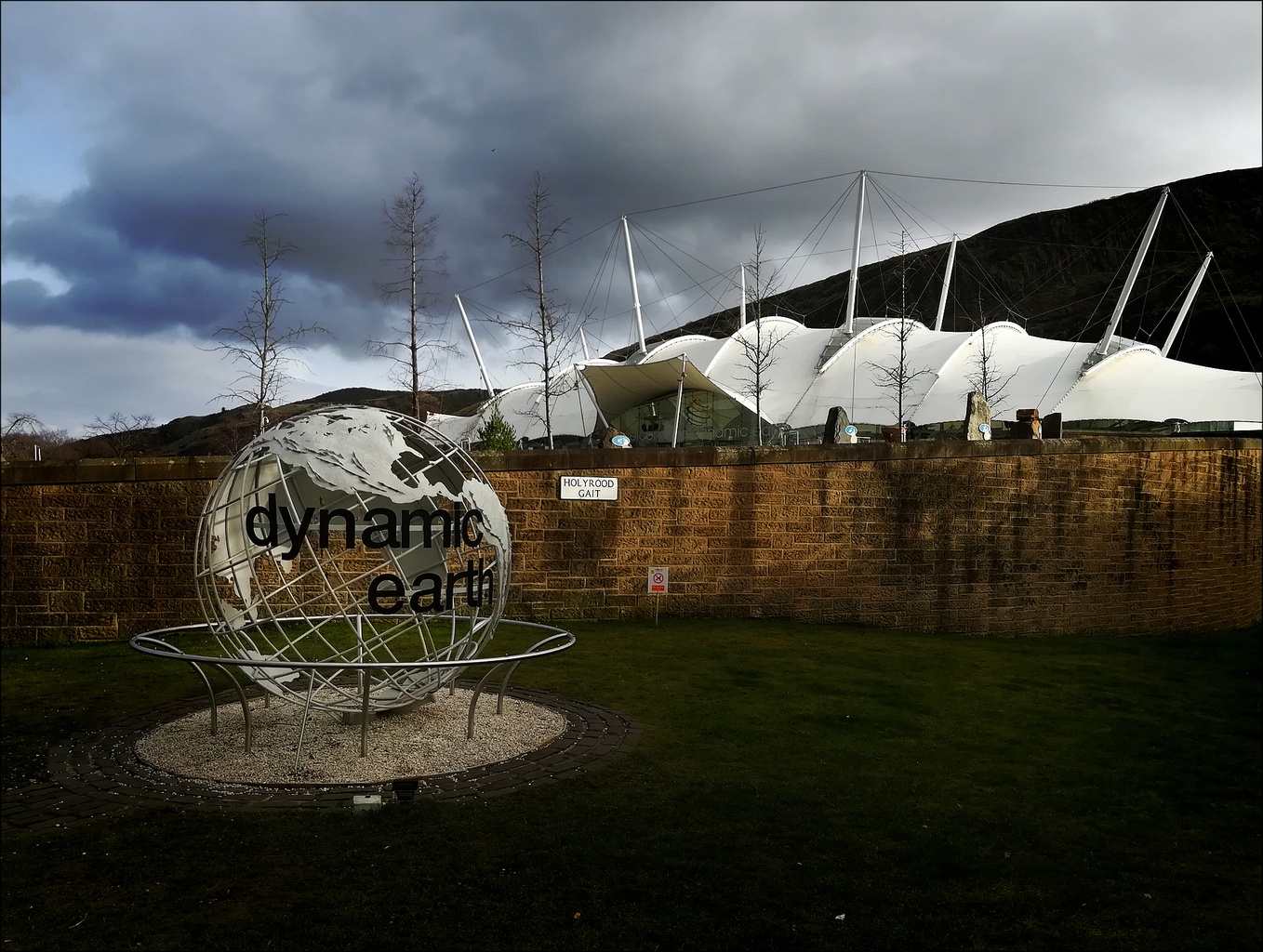 Dynamic Earth