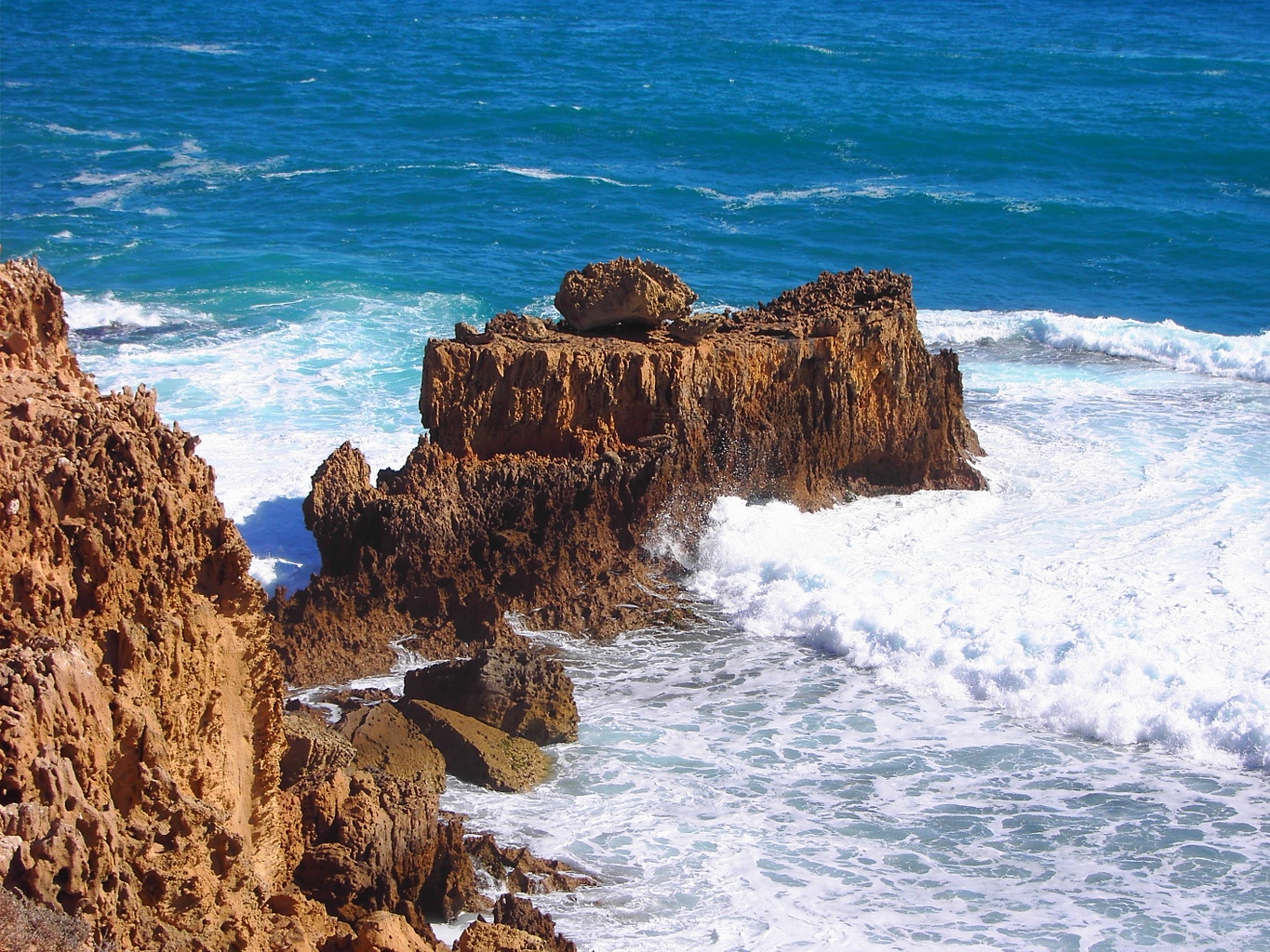 Whistling Rocks and the Blowholes