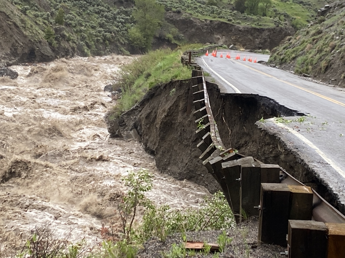 All entrances to Yellowstone National Park CLOSED