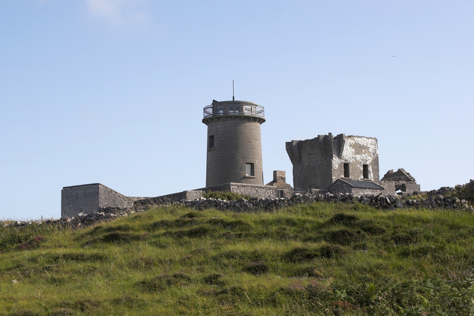 Inishmore (Dún Árann) Lighthouse