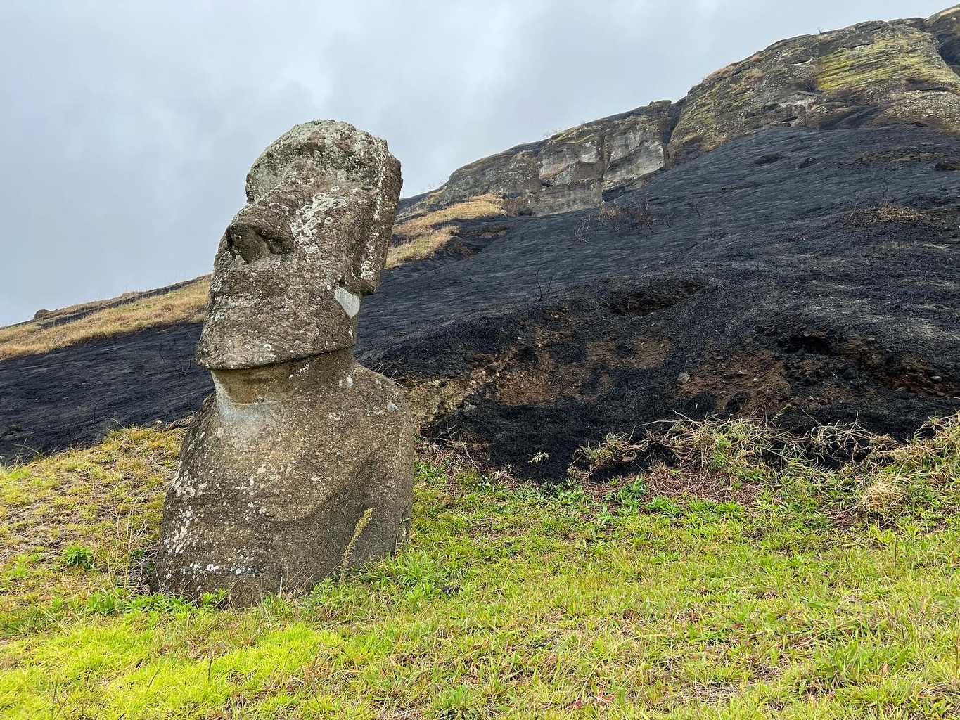 SMART NEWS Fire Irreversibly Damages Easter Island Statues
