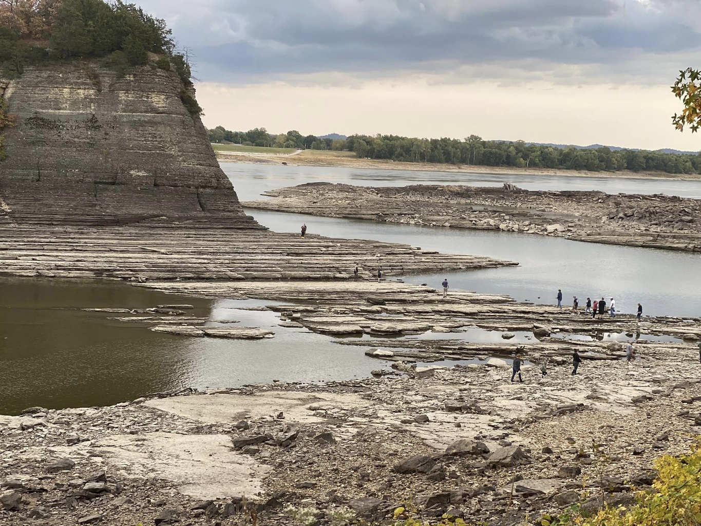 The mighty Mississippi is so low, people are walking to a unique rock ...