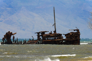 Kaiolohia (Shipwreck Beach)
