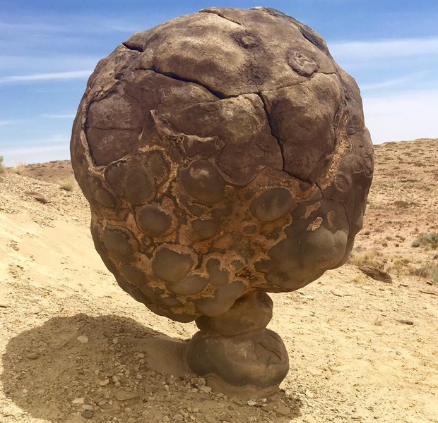 Balanced Rock (Globe Rock)