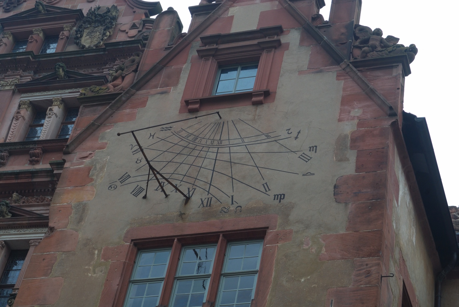 Sonnenuhr (Sundial) in Heidelberg Castle