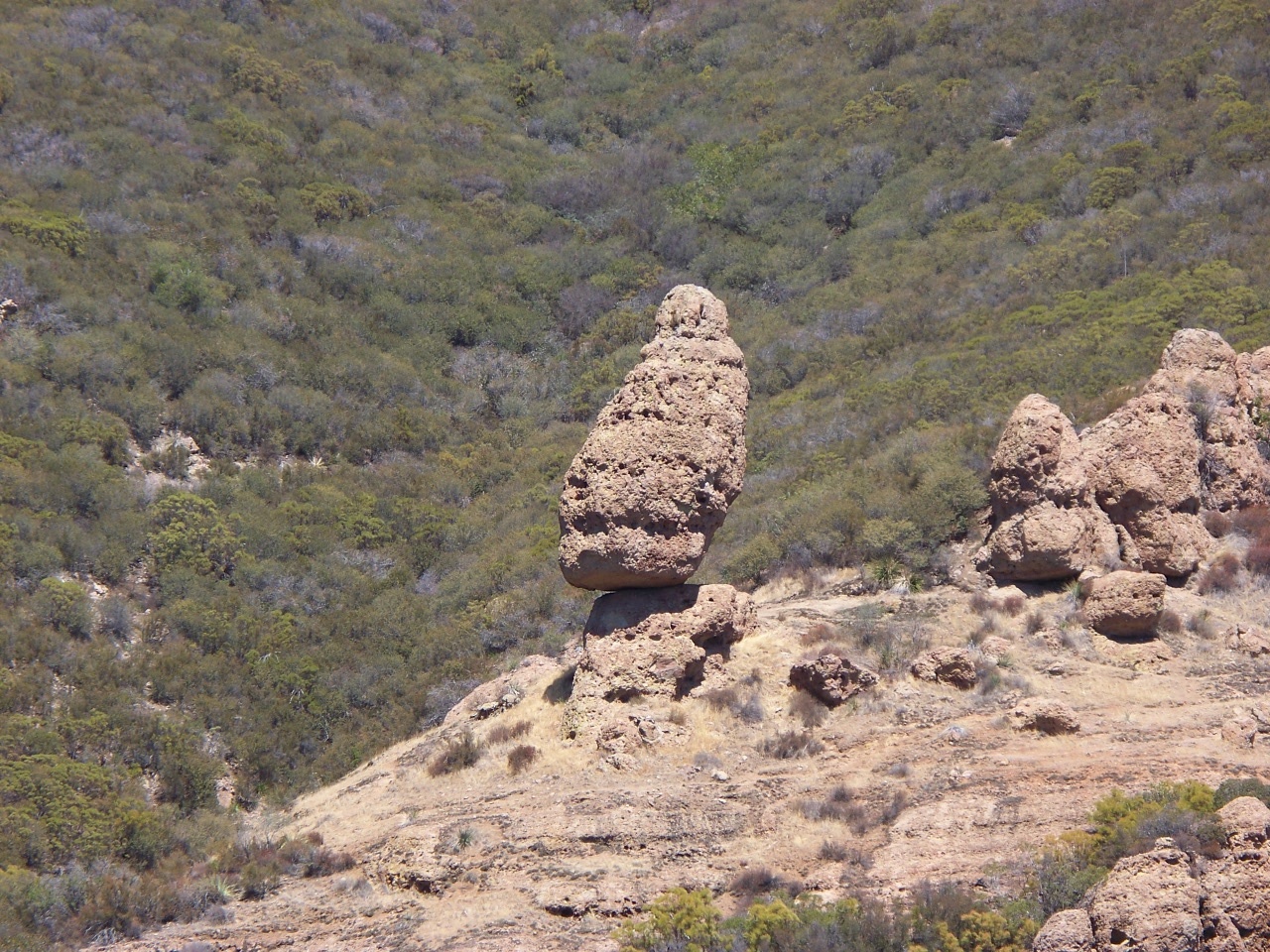 Mishe Mokwa Trail to Split Rock