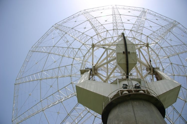 Giant Metrewave Radio Telescope (GMRT)