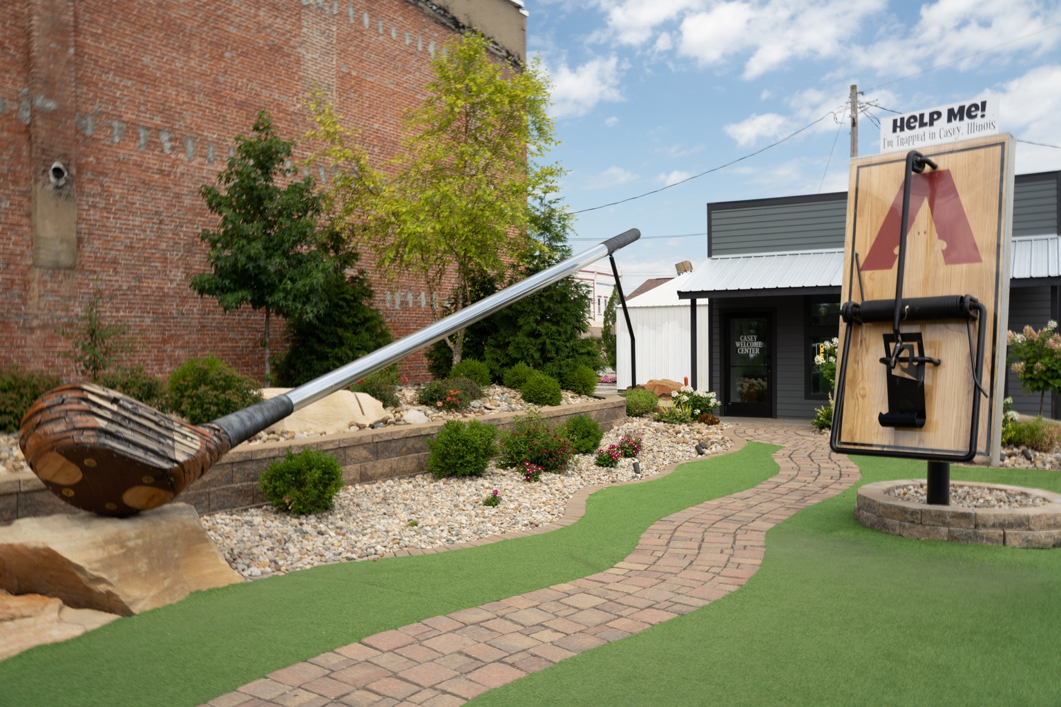 World's Largest Golf Driver & Giant Mouse Trap