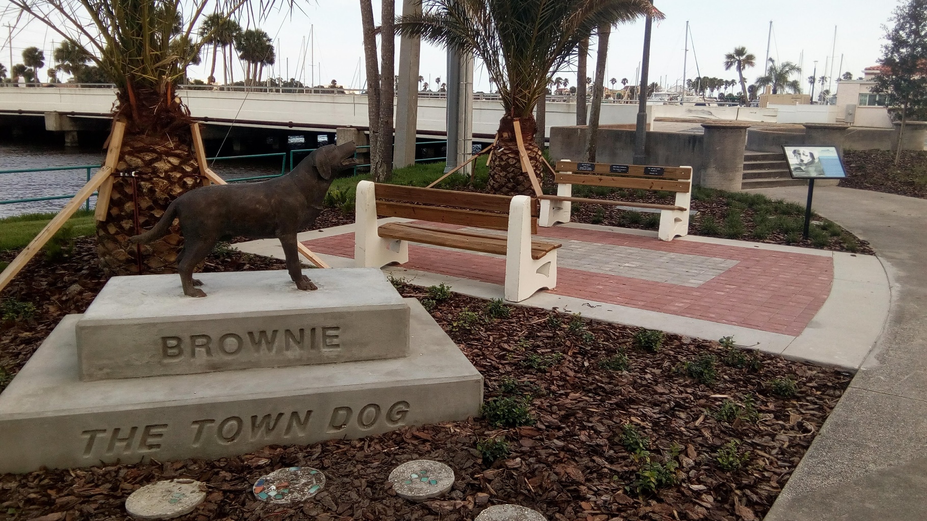 Brownie The Town Dog's Grave and Memorial