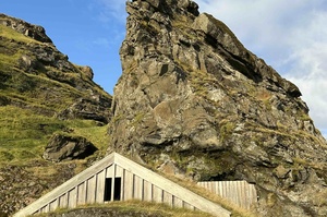 Rutshellir Cave