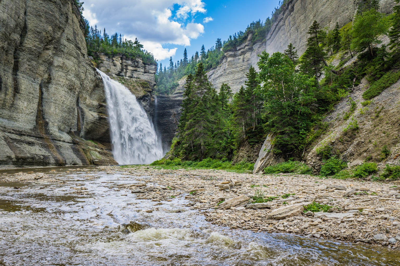 Vauréal Waterfall (Chute Vauréal) & Canyon