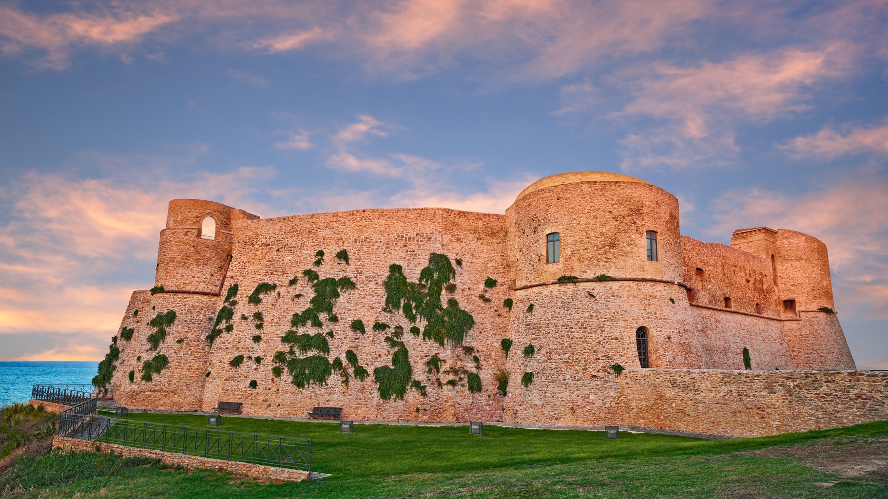Castello Aragonese (Aragon Castle)