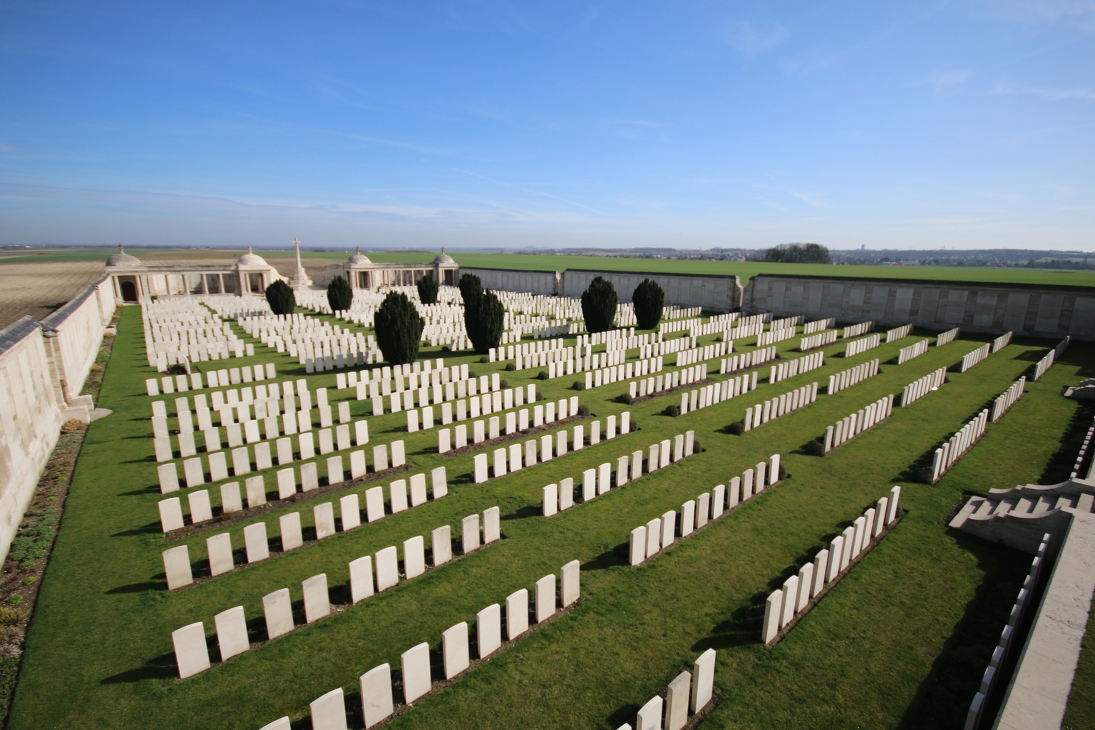 Dud Corner Cemetery and Loos Memorial